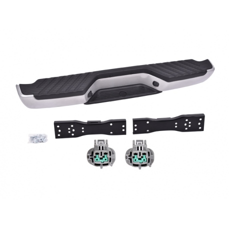 Defensa Metálica Trasera con Tapete de Hule, Luz de Placa y Soportes