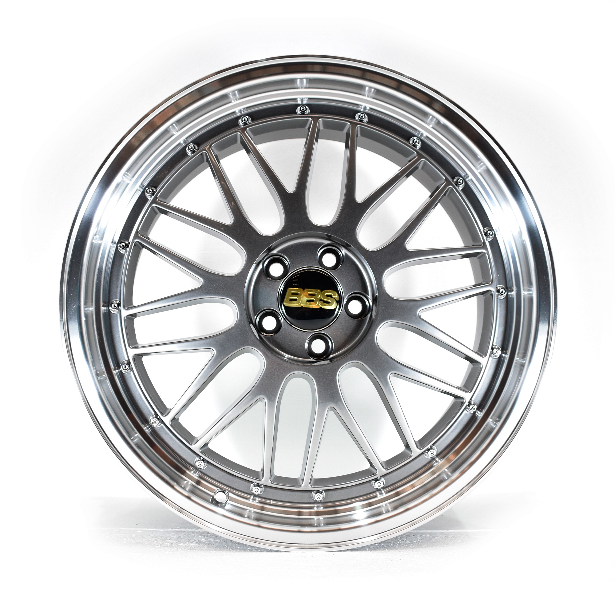 Cuatro Rines 18 Grafito de Cama Pulida